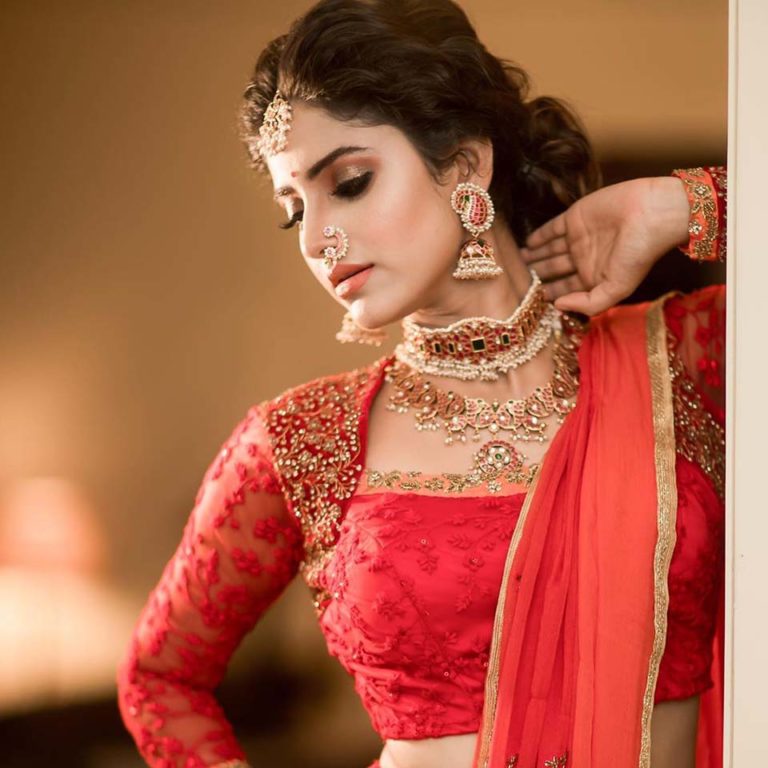 Ayesha (Serial Actress) Biography, Age, Husband, Photos & Contact Detail