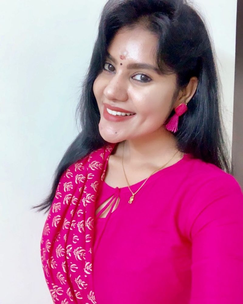 Nivisha (Actress) Biography, HD Images, Movies, Family, Serials & Contact