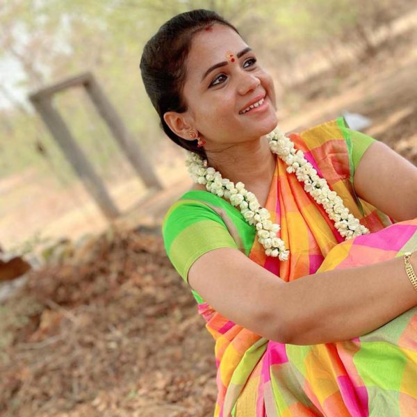 Manimegalai (VJ) Bio, Age, Husband, Family, Photos, Story & Contact Info
