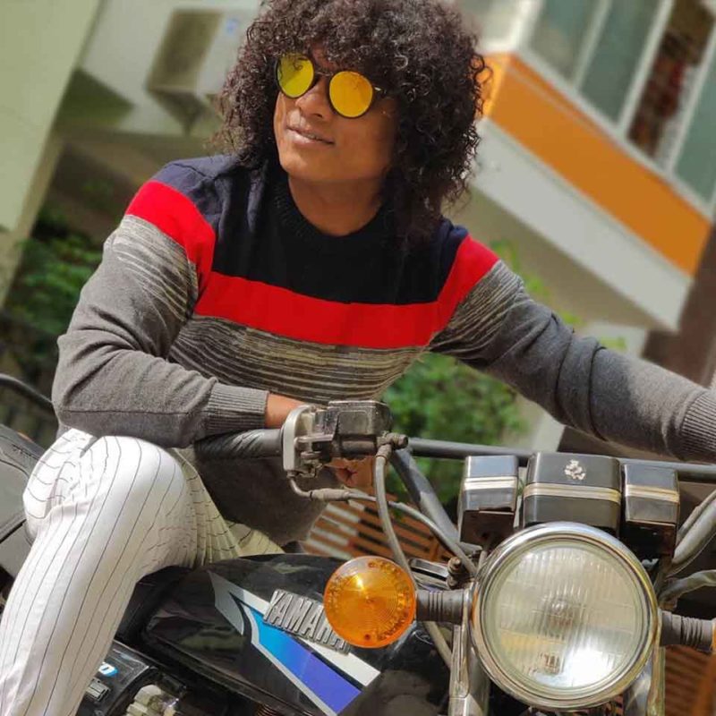 Pugazh (Vijay TV) Biography, Age, Movies, Photos, Wife, Family & Contact
